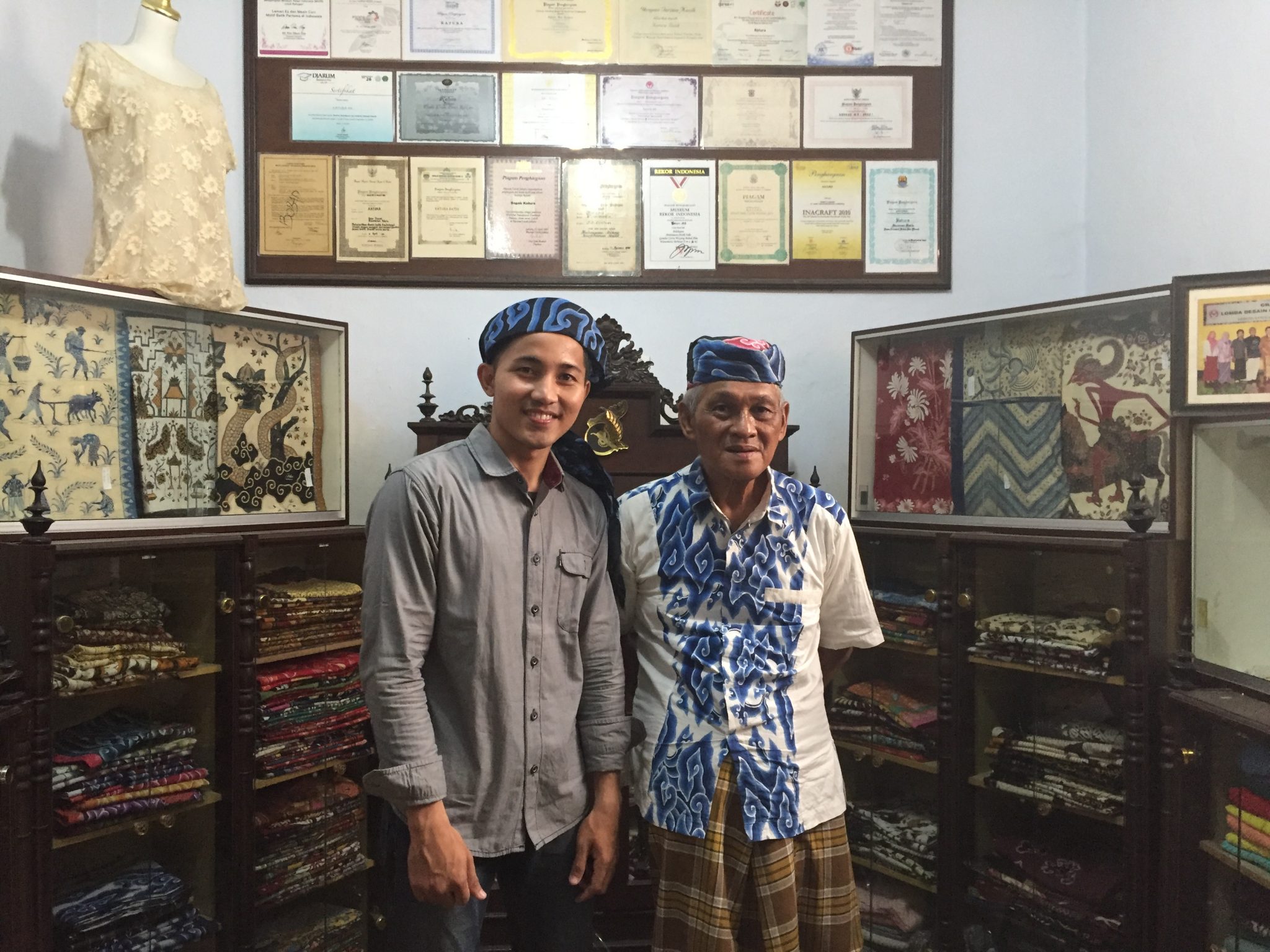 Katura, Seniman Cirebon Tuangkan Pesan Sosial lewat Batik - Sanggar ...